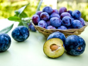 15 Delicious Blue Fruits You Should Eat Today
