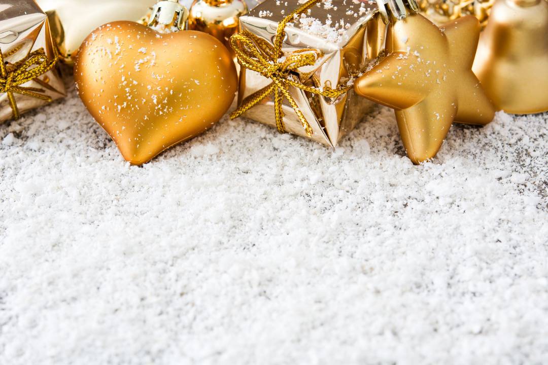 8 Christmas Colors and Their Meanings (2025)